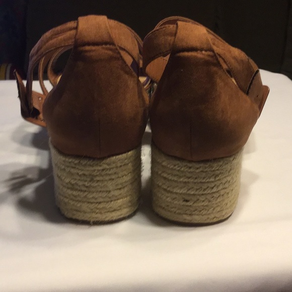 JustFab | Shoes | Sz 2 Sandals By Just Fab Beautiful | Poshmark